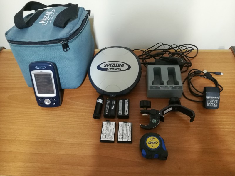 Set δέκτη Spectra SP60 με χειριστήριο πεδίου, λογισμικό, και τσάντα ...